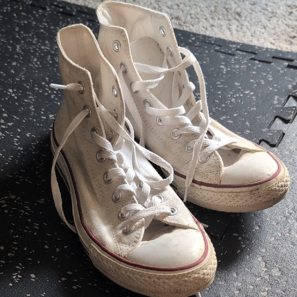 Converse | Shoes | Converse Cream Hightop Sneakers | Poshmark